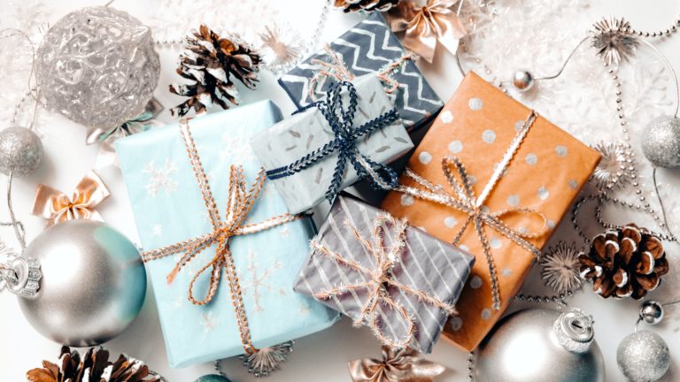 18 Christmas idioms and sayings (with meanings and examples)