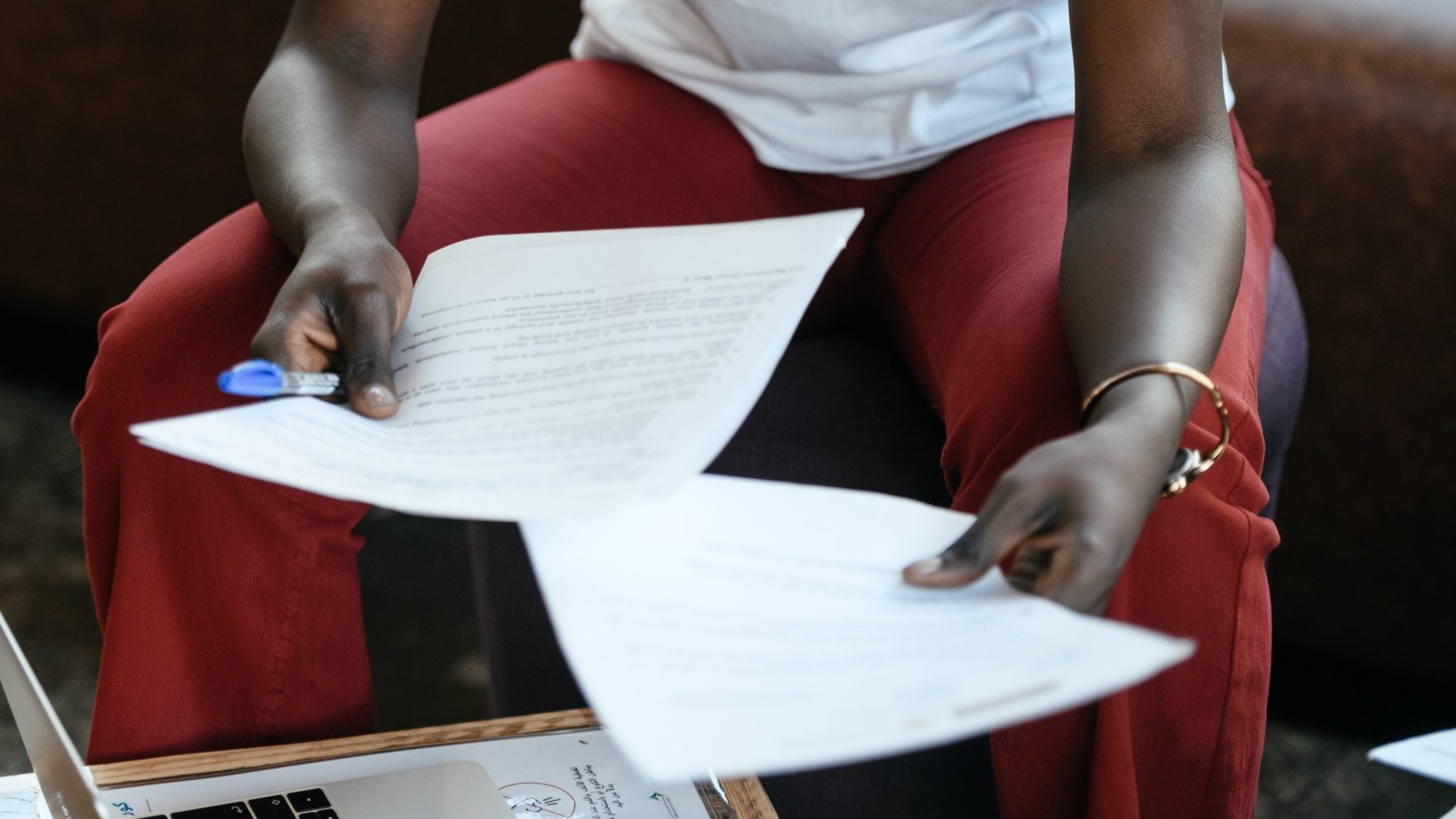 32 Compare and contrast transition words (with examples)