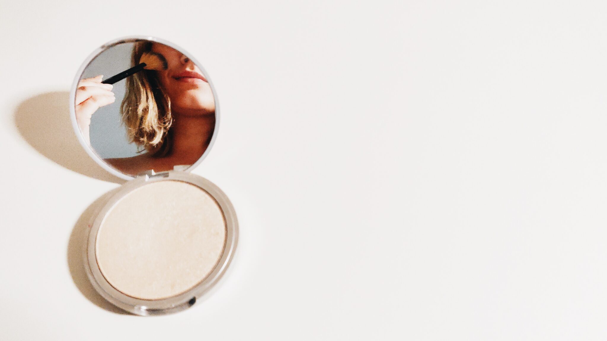 22 Popular beauty idioms (with definitions and examples)